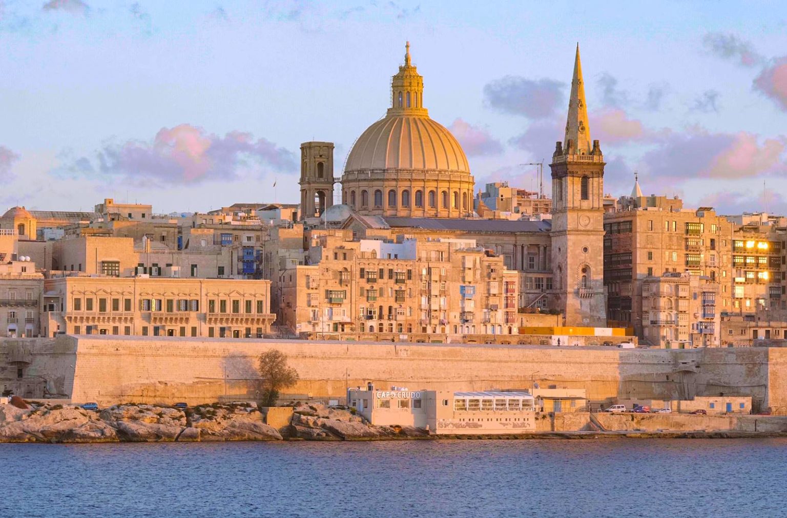 Angeln auf Malta: Tipps für Boot, Brandung & Erlaubnisse